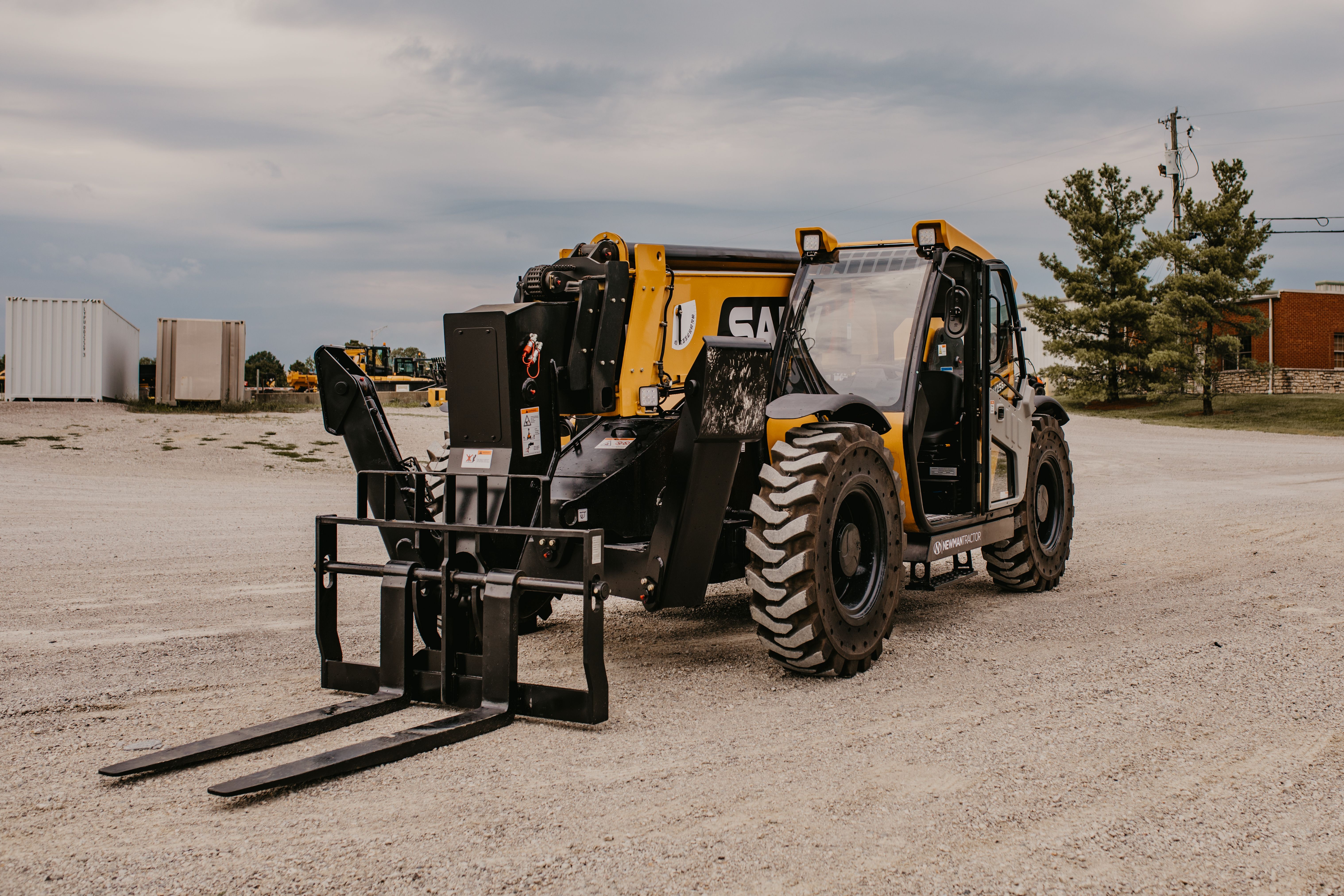 Bison Heavy Equipment — What Is a Telehandler? Uses and Benefits of ...
